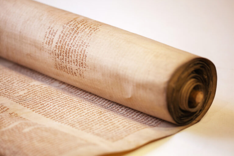 This 4,500-Year-Old Scroll May Have the Answer to Who Built the ...